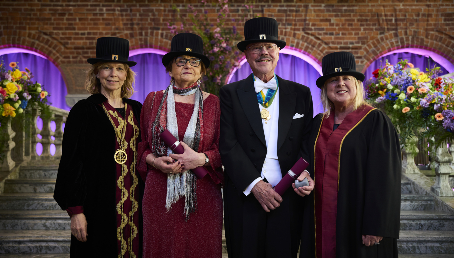 Margareta Persson och Leif Lundblad promoverade till hedersdoktorer ...